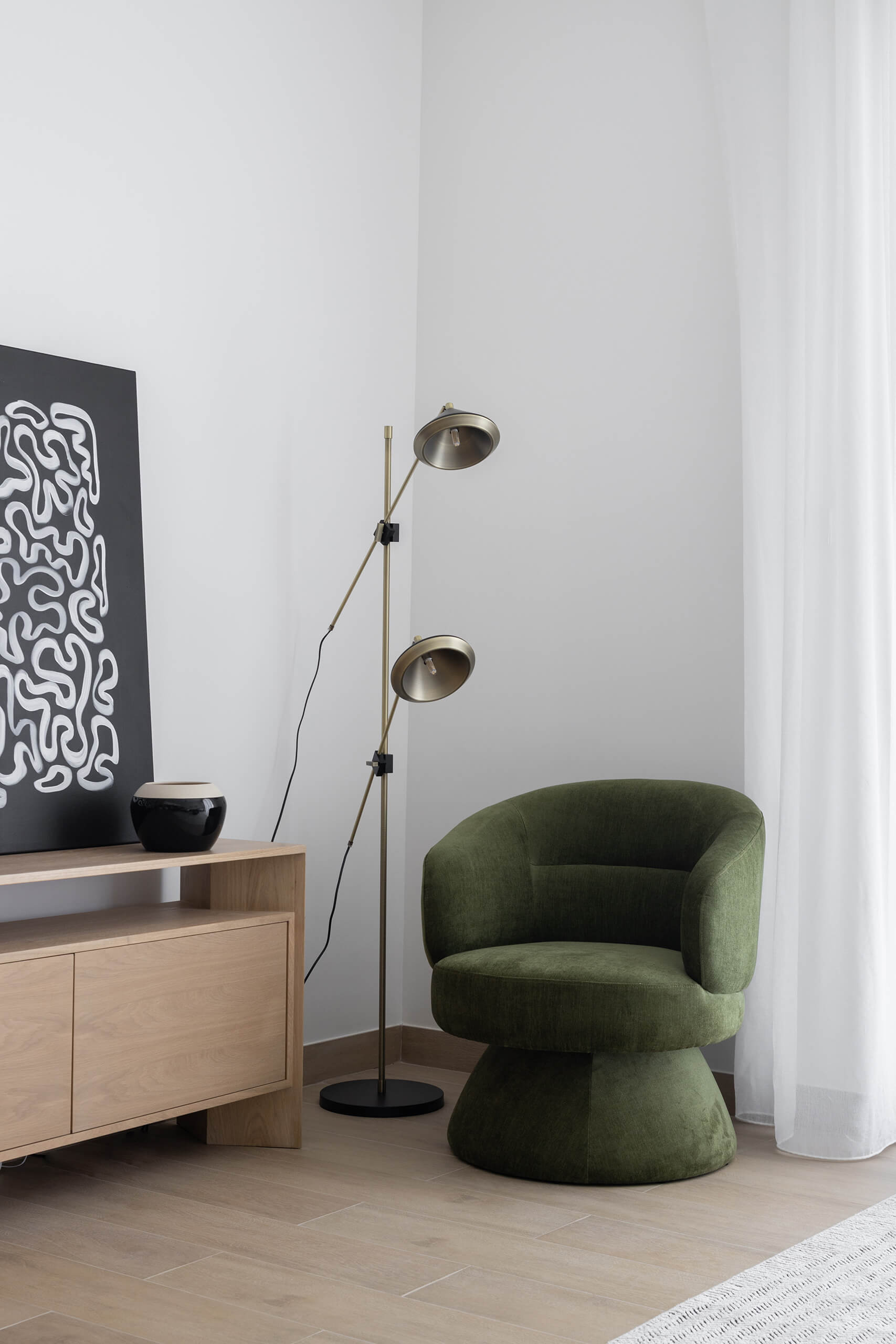 La Mer essence: Timeless Minimalist Retreat - Bloom and Beyond