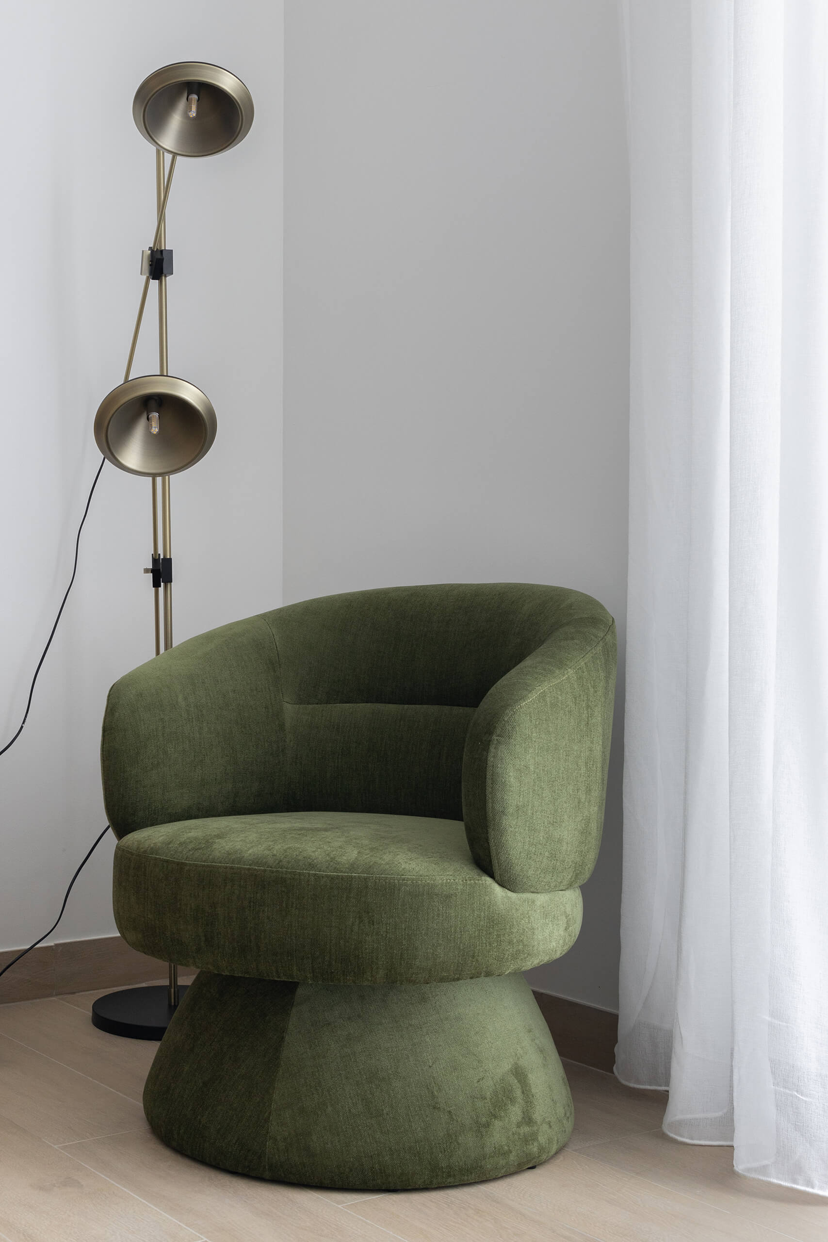 La Mer essence: Timeless Minimalist Retreat - Bloom and Beyond