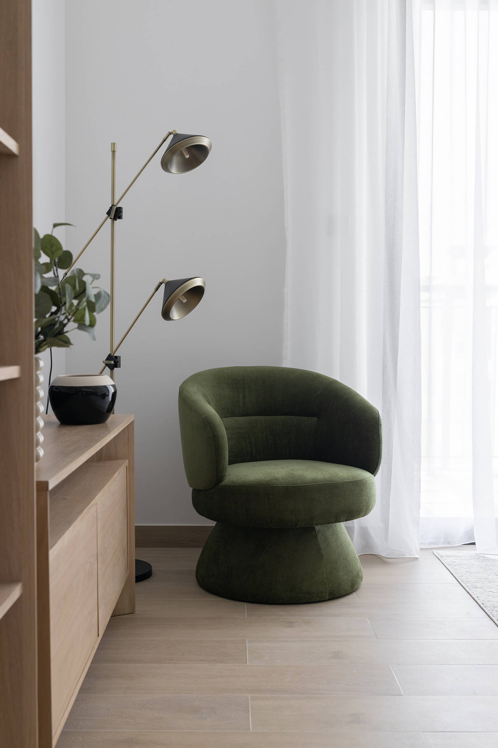 La Mer essence: Timeless Minimalist Retreat - Bloom and Beyond