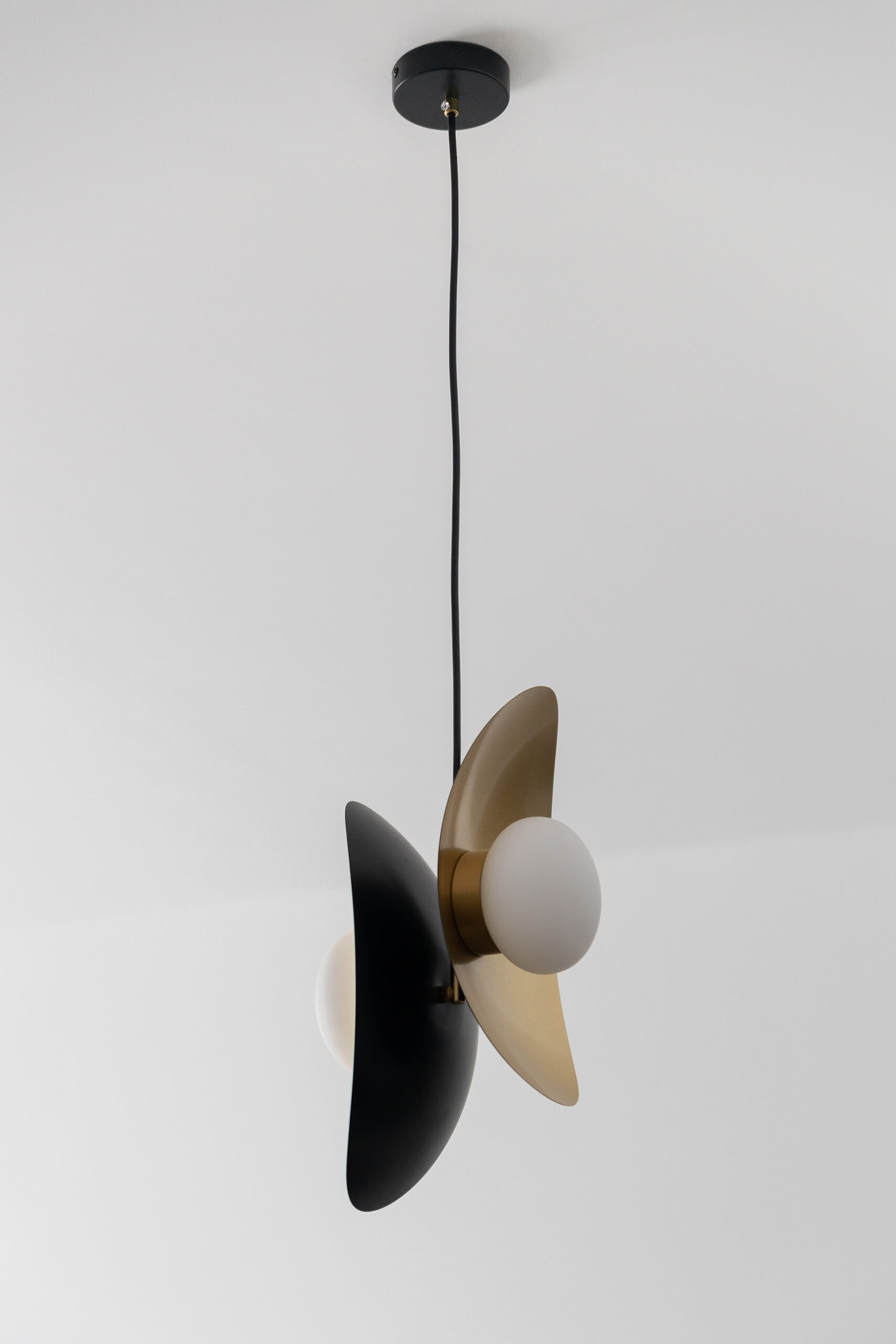 La Mer essence: Timeless Minimalist Retreat - Bloom and Beyond