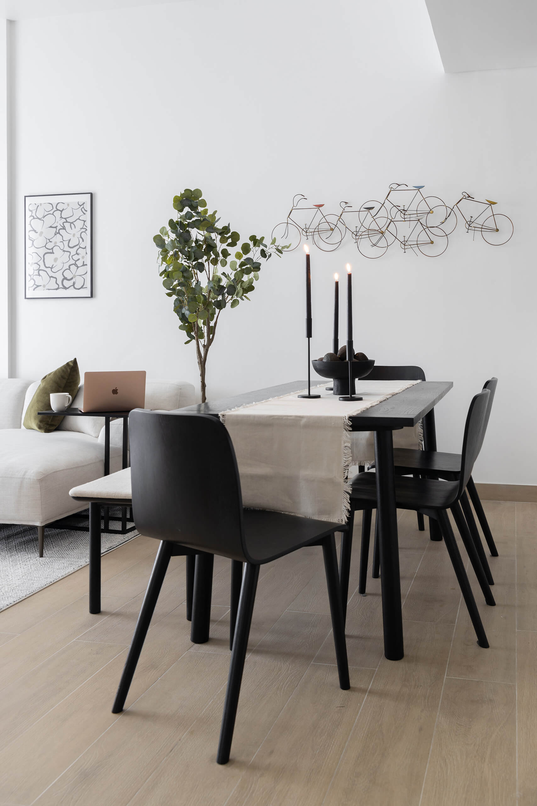 La Mer essence: Timeless Minimalist Retreat - Bloom and Beyond